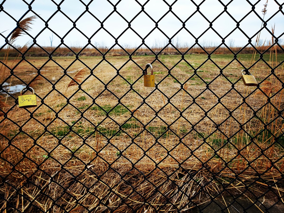 love locks along Mile Long Pier [3 photos] – LORAIN 365
